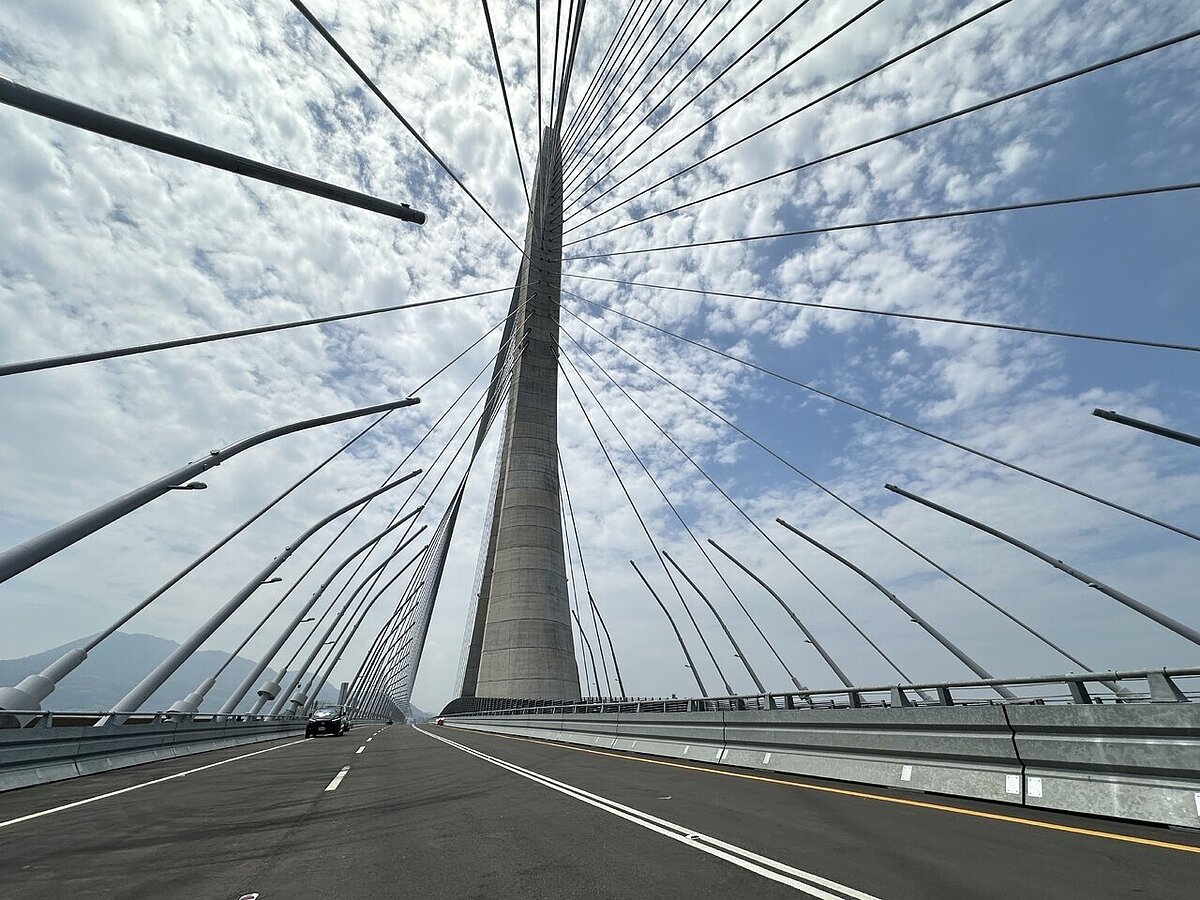 淡江大橋「路燈狂晃」超危險？ 內行曝振動關鍵：橋面靜止才可怕 | 好房網News